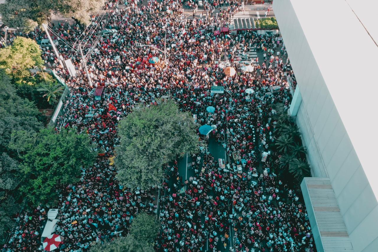 As manifestações pró-educação, e contra Bolsonaro, em imagens ...