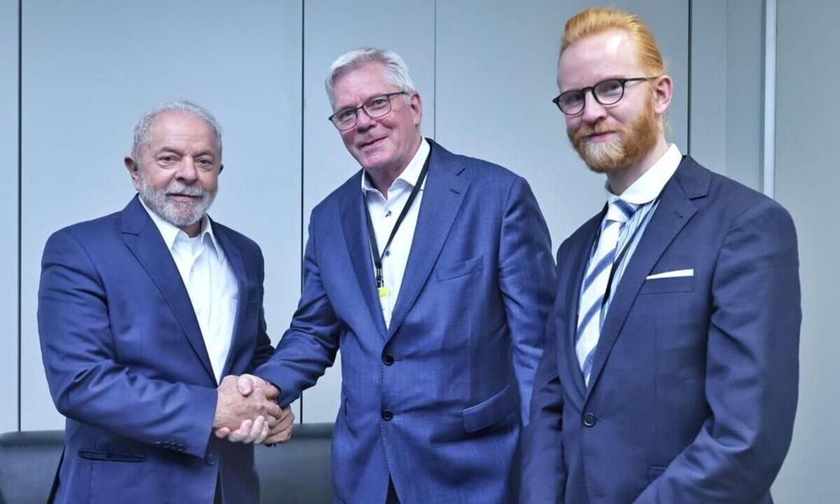 Lula se reúne com representantes do Wikileaks e defende libertação de ...