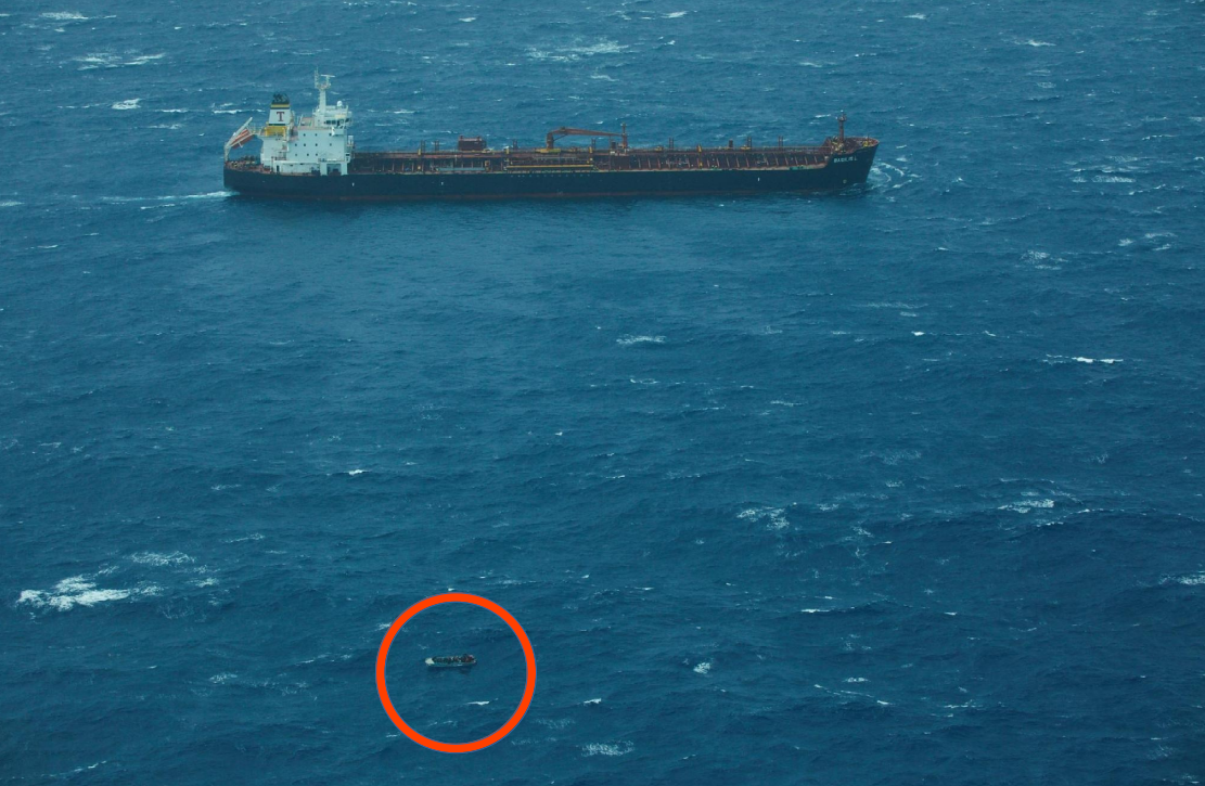 Navio com 400 migrantes está à deriva no Mediterrâneo, sem combustível ...