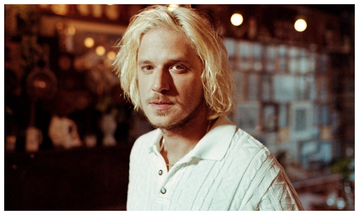 Rubel lança álbum de 20 faixas e explora ritmos e narrativas num disco ...