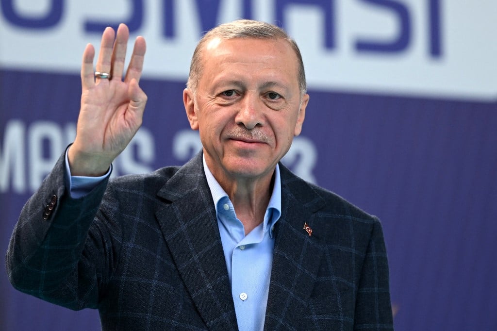 Turcos vão às urnas e Erdogan luta para se manter na Presidência após ...