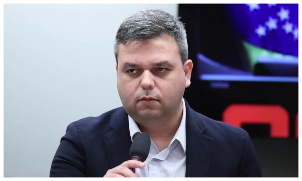 Deputado chama sócio da 123 Milhas de 'estelionatário' e gera bate-boca ...