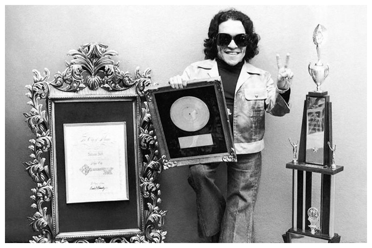 A Vida Maluca de Nelson Ned é retratada em livro revelador - A.A.N