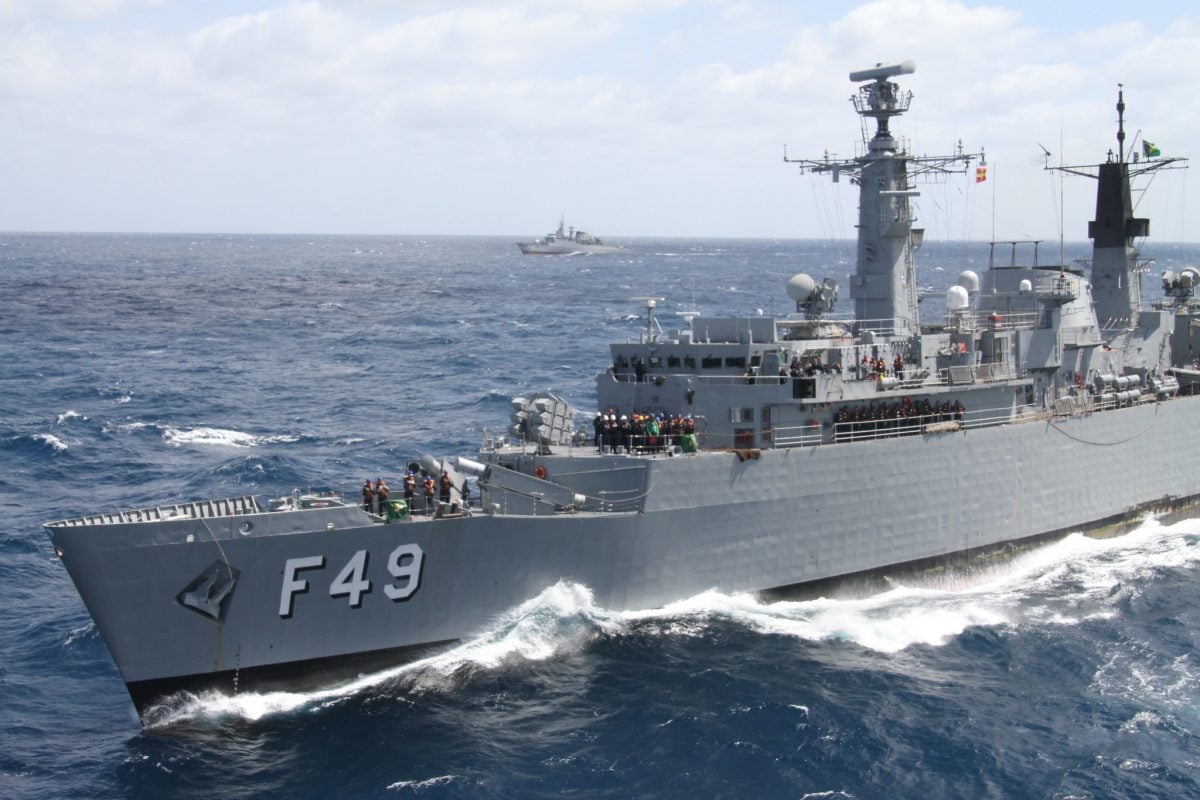 Incêndio atinge navio da Marinha no Rio de Janeiro; militares ficam feridos – CartaCapital